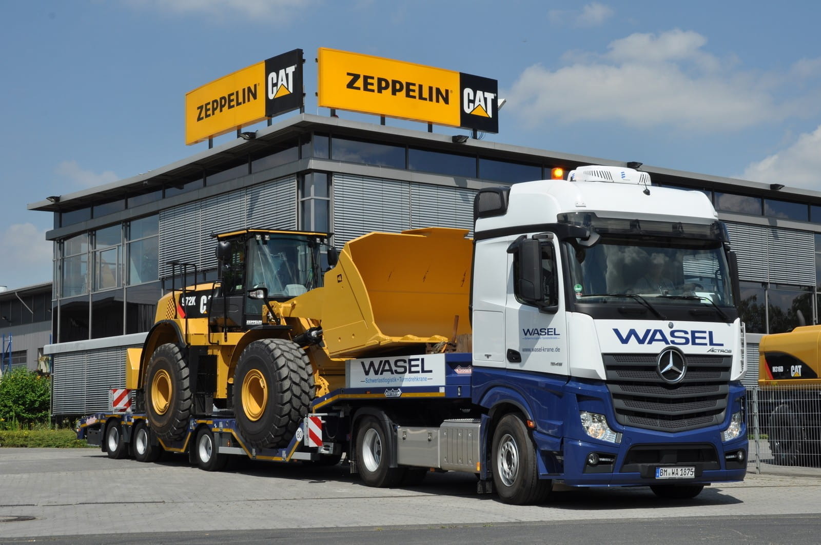 SELF-STEERING SEMI LOW-LOADERS | Nooteboom Trailers